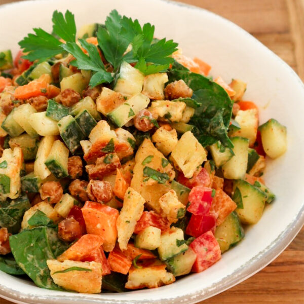 Crunchy Chickpea & Halloumi Salad - Poosh